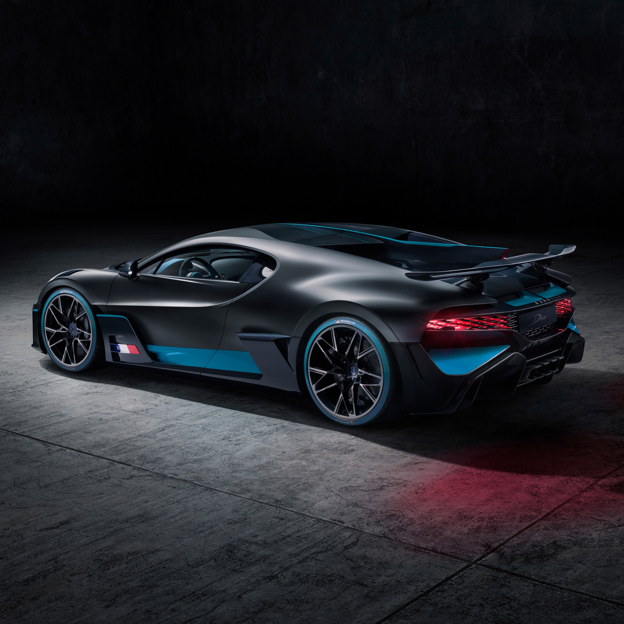 2048x2048 2018 Bugatti Divo Rear Side View Ipad Air ,HD 4k Wallpapers ...