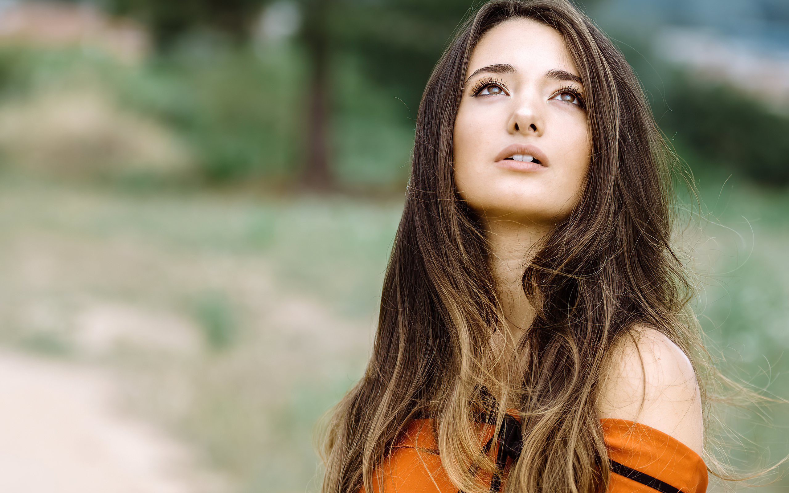 2560x1600 Andrea Model Looking Up 4k Wallpaper,2560x1600 Resolution HD ...