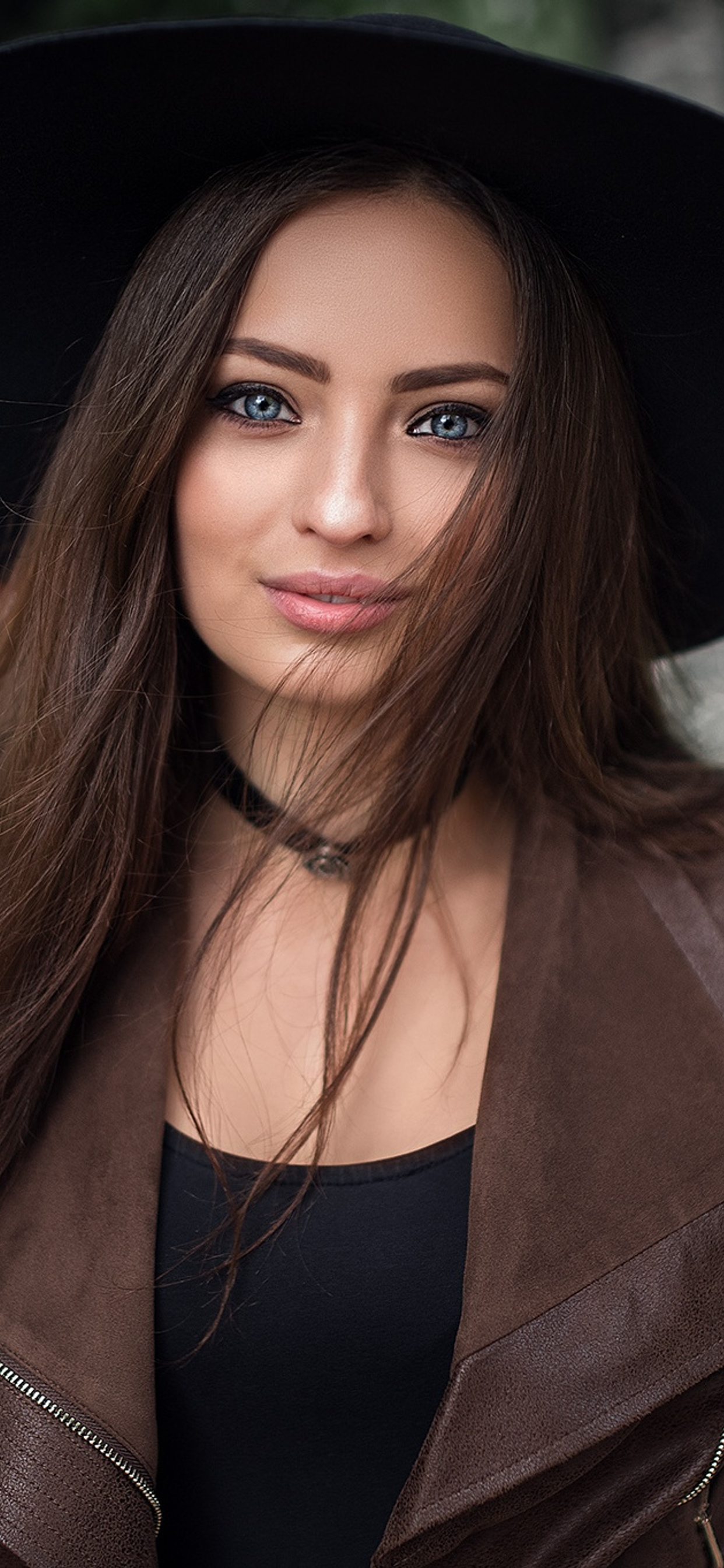 1242x2688 Blue Eyes Brunette Girl Depth Of Field Iphone Xs Max Hd 4k