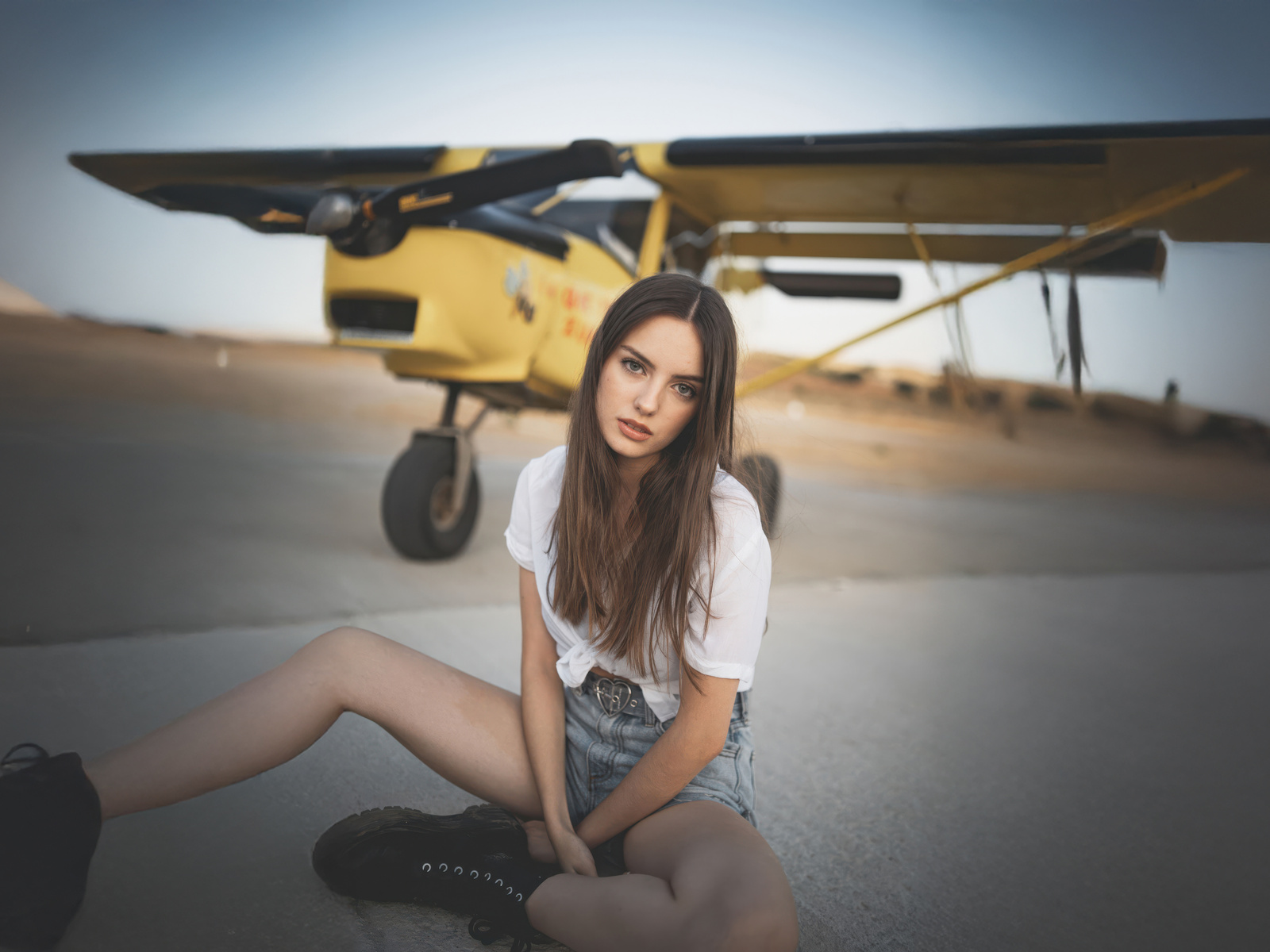 1600x1200 Cute Girl Posing Beside A Plane Wallpaper,1600x1200 ...