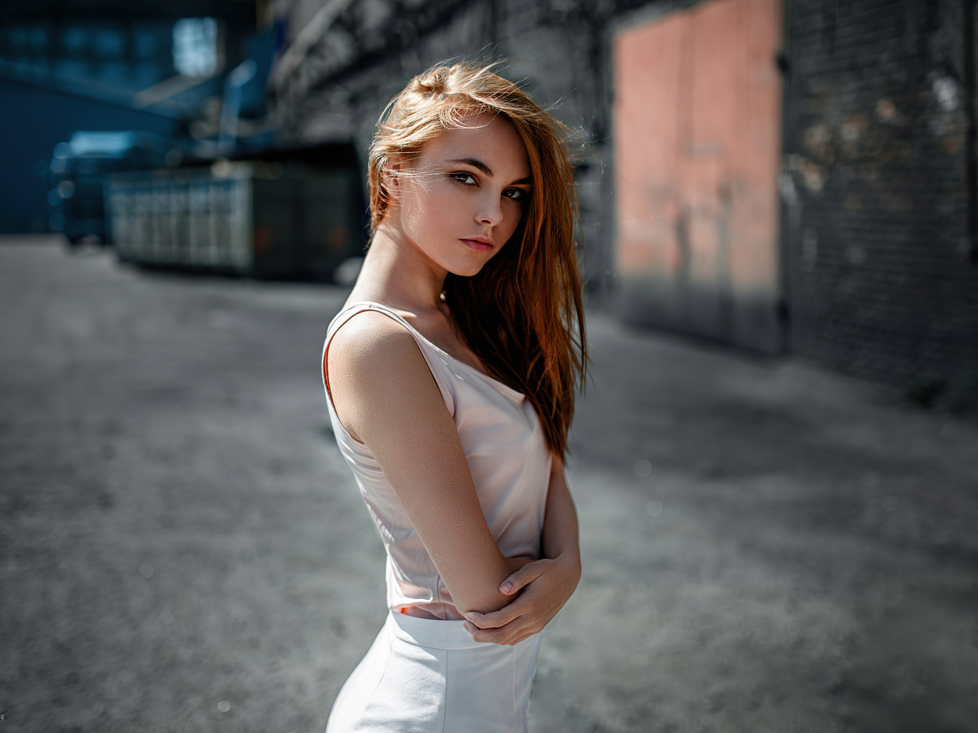 1400x1050 Girl Looking Back At Viewer Wallpaper,1400x1050 Resolution HD ...