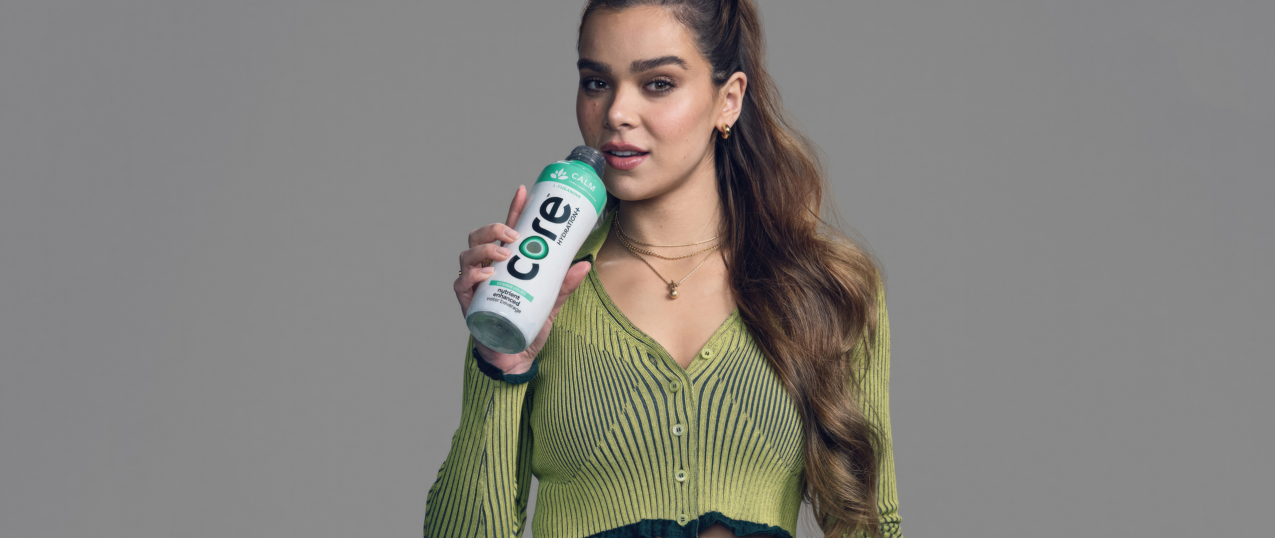 2560x1080 Hailee Steinfeld Core Hydration 2023 4k Wallpaper,2560x1080 ...