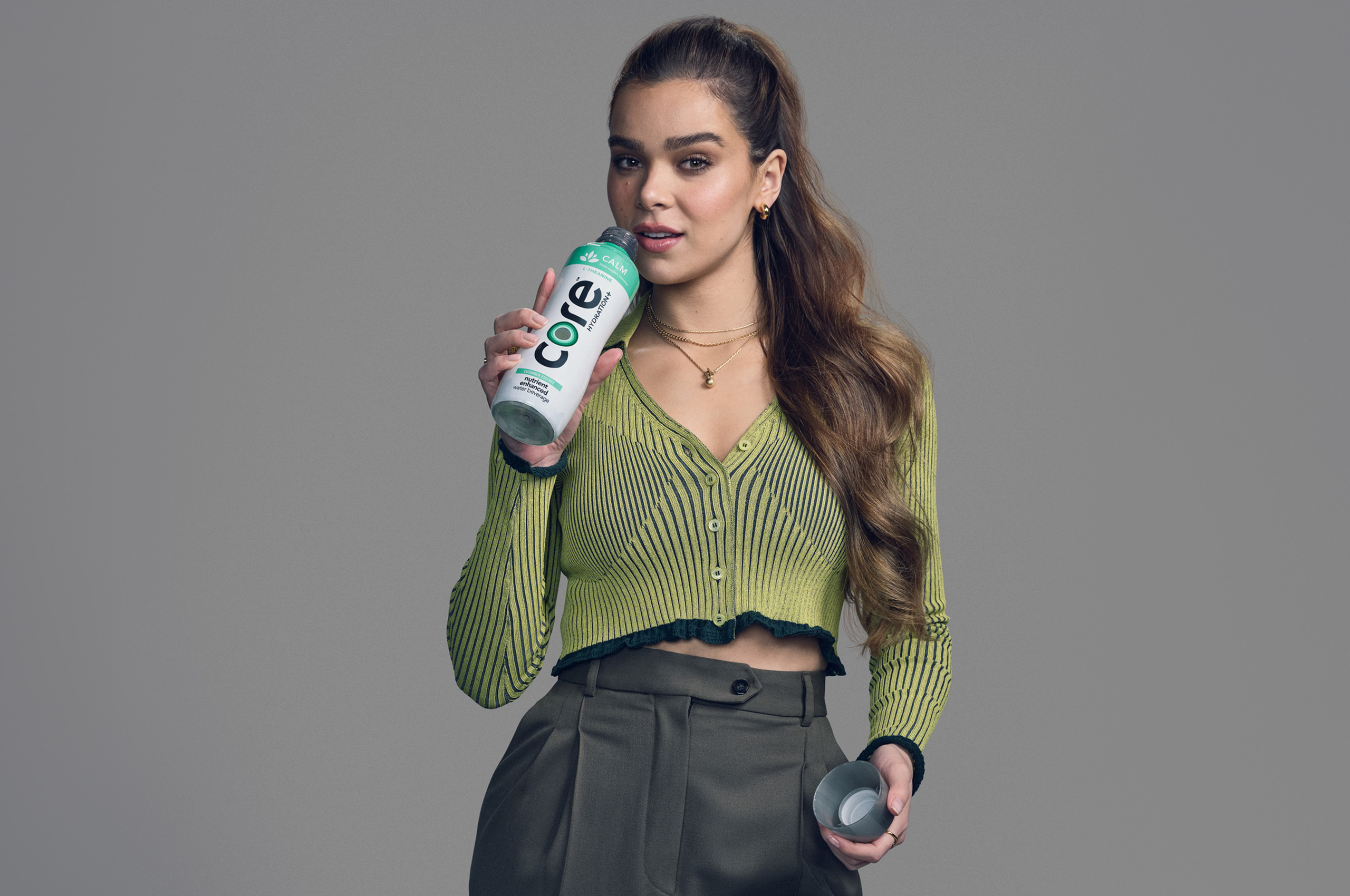 2560x1700 Hailee Steinfeld Core Hydration Promos 2023 Chromebook Pixel ...