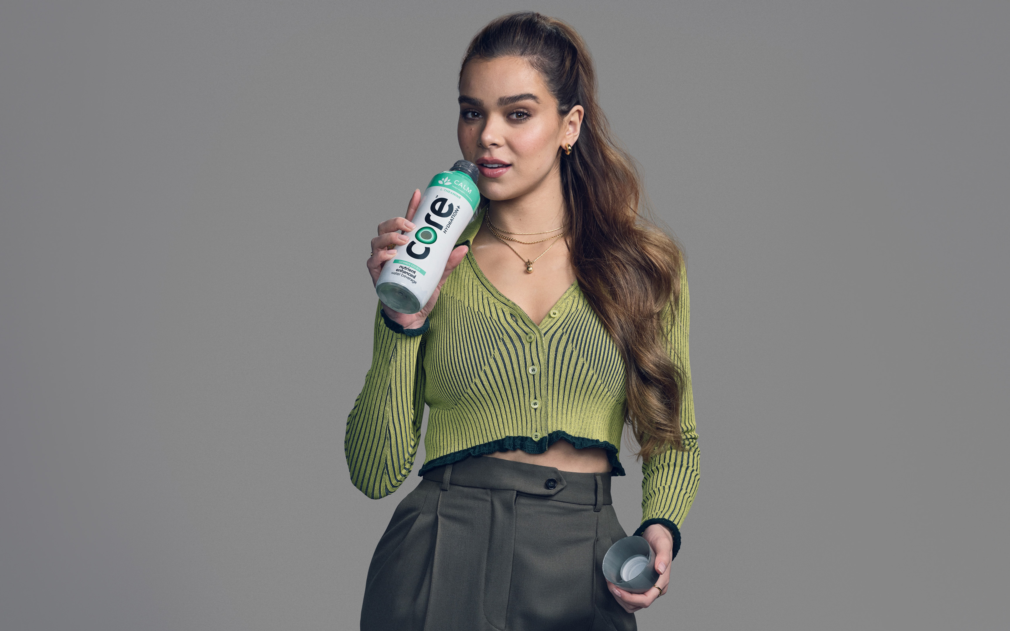 3840x2400 Hailee Steinfeld Core Hydration Promos 2023 4K ,HD 4k ...