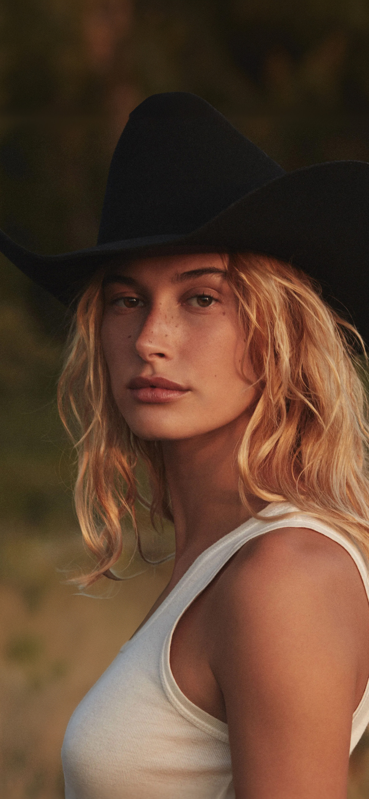 1242x2688 Hailey Bieber Vogue 2023 Iphone Xs Max Hd 4k Wallpapers