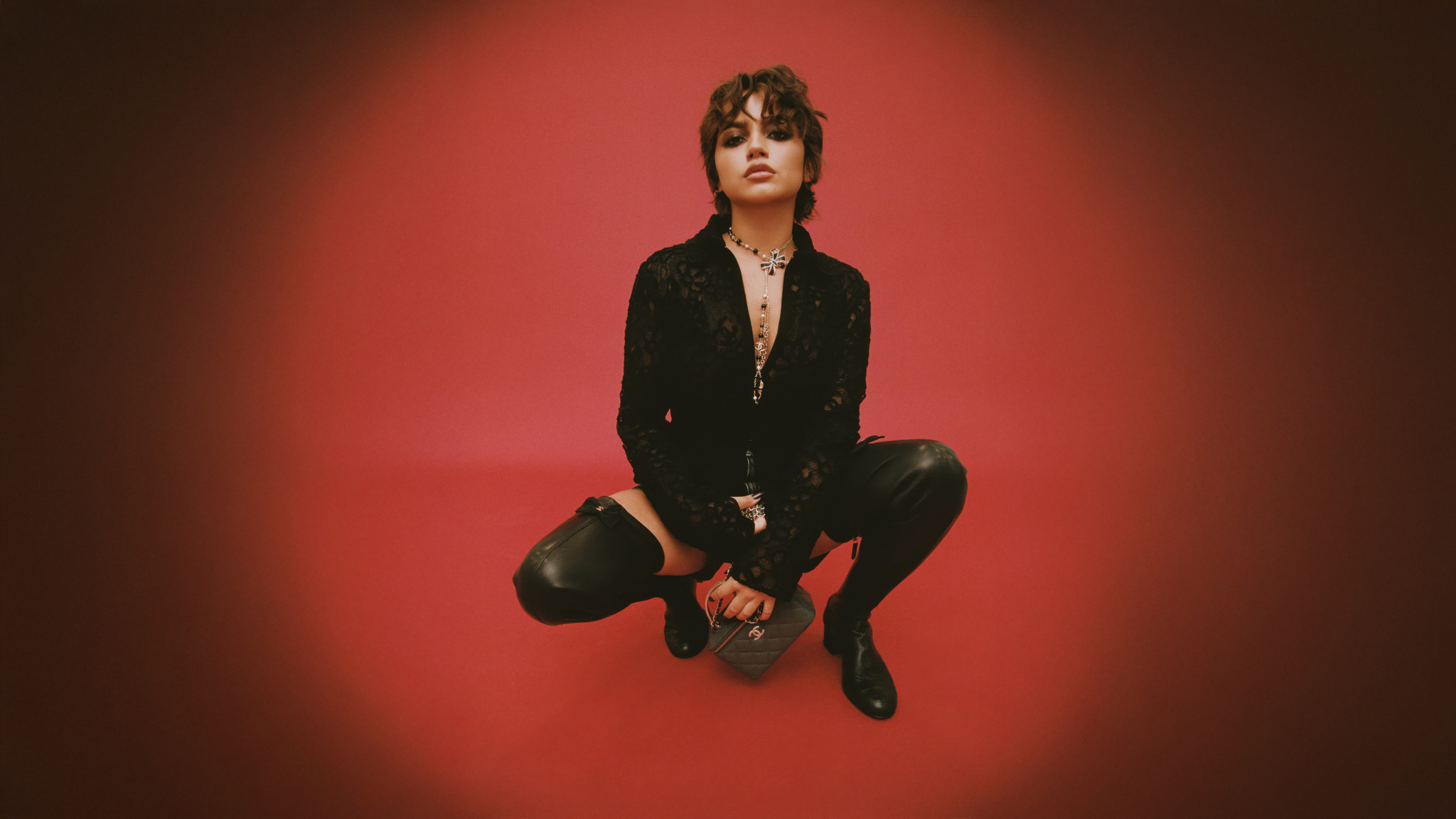 2048x1152 Isabela Merced Contentmode Magazine 2025 Wallpaper,2048x1152 ...