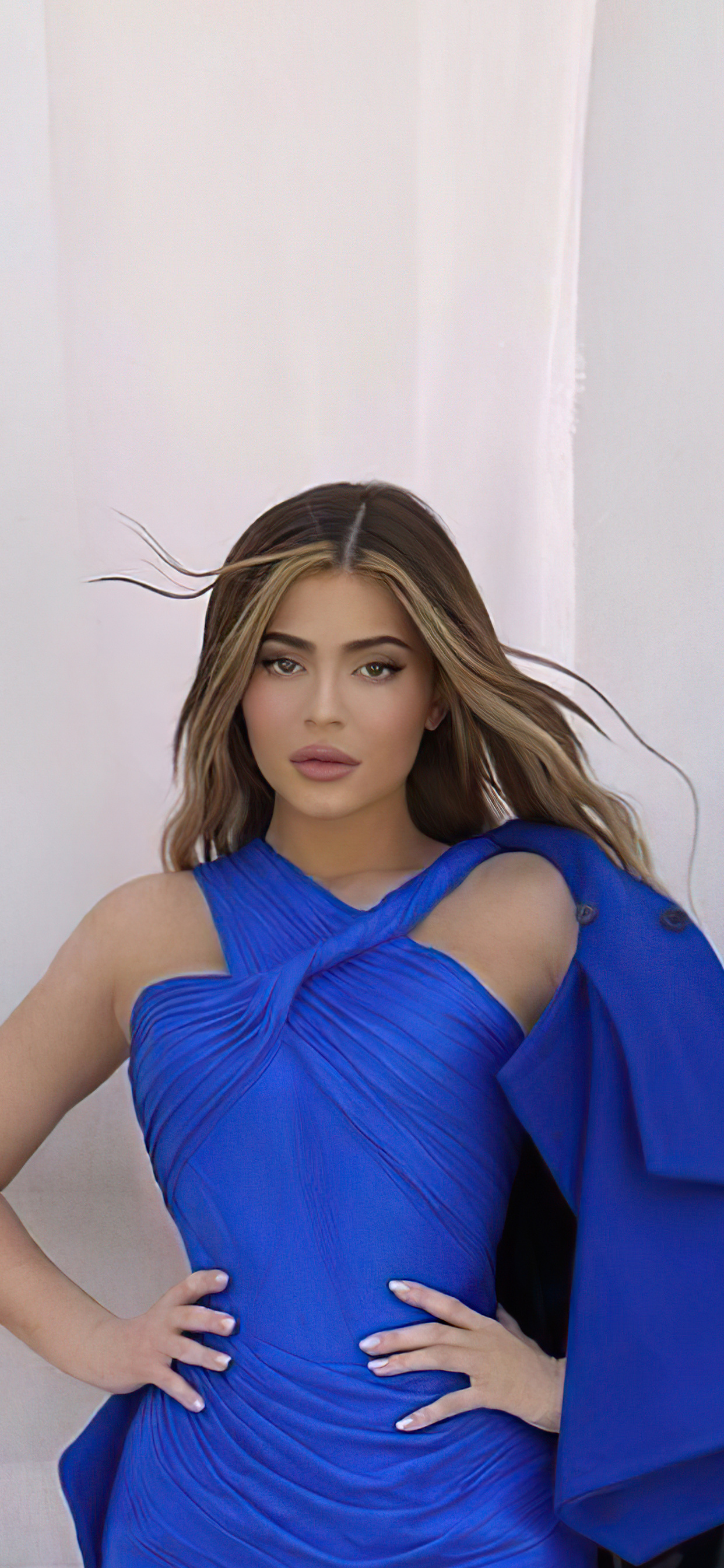 1242x2688 Kylie Jenner Blue Dress 4k Iphone Xs Max Hd 4k Wallpapers