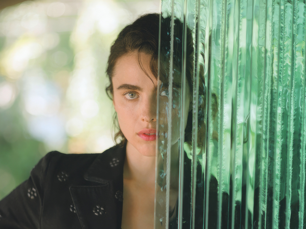 1024x768 Margaret Qualley Purple Magazine 2023 Wallpaper,1024x768 ...