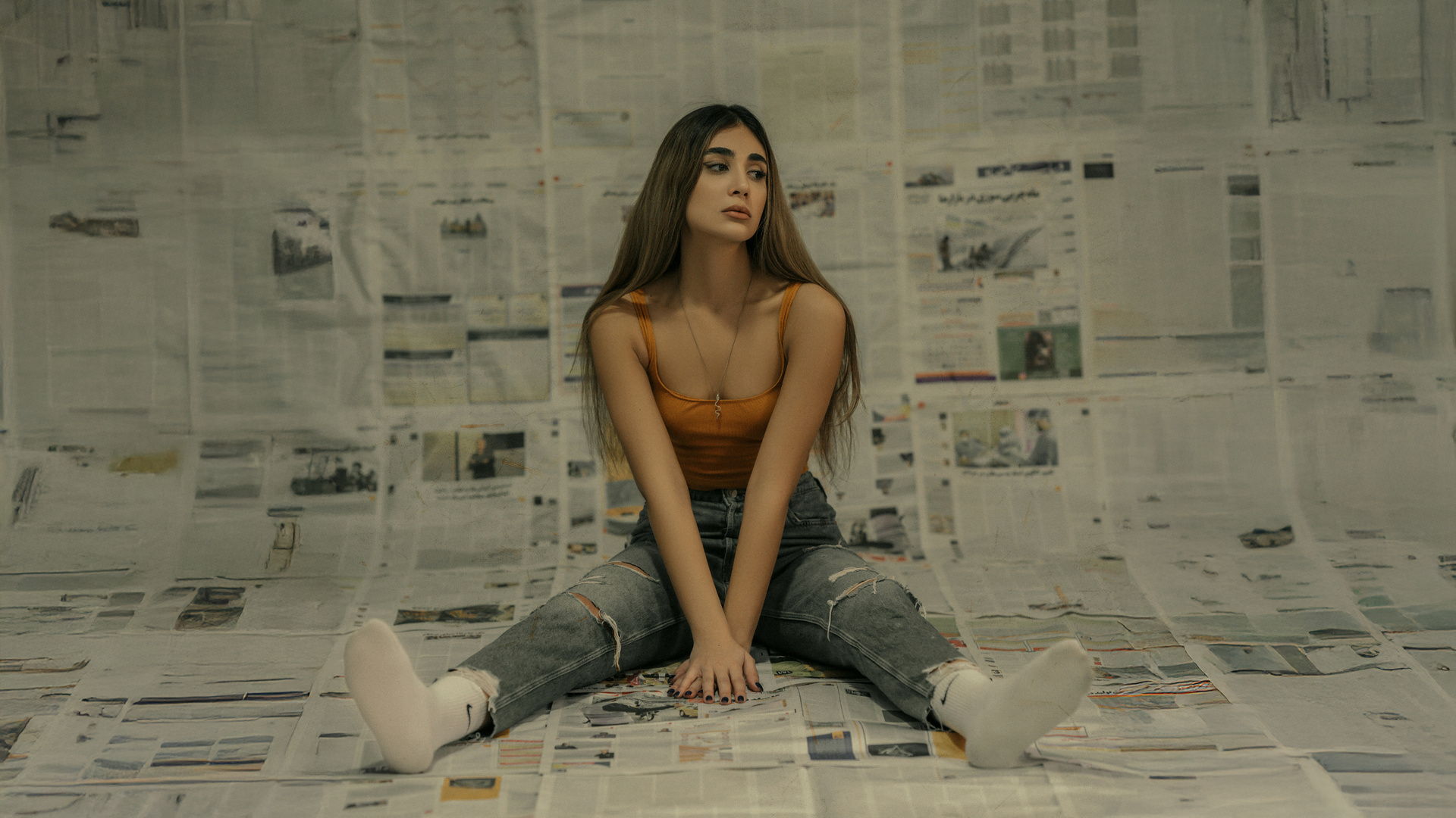 1920x1080 Model Sitting On Newspaper Photoshoot Art Laptop Full HD ...