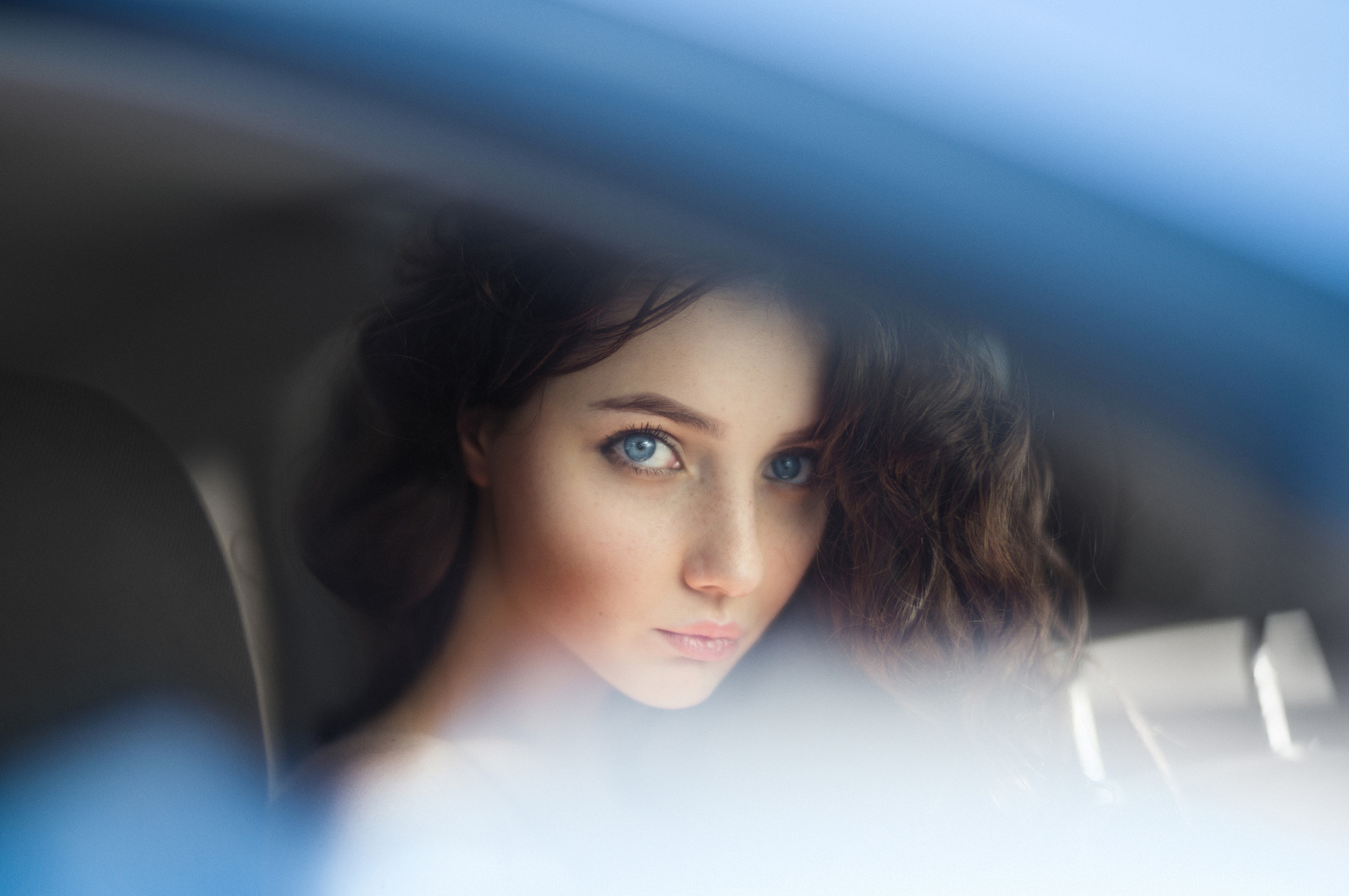 2560x1700 Portrait Girl Blue Eyes 8k Chromebook Pixel Hd 4k Wallpapers