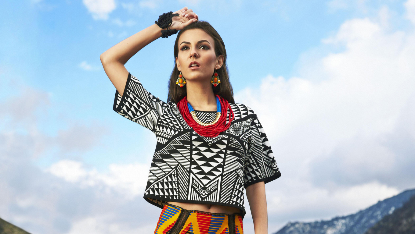 1360x768 Victoria Justice Cosmo For Latinas Magazine Laptop HD ,HD 4k ...