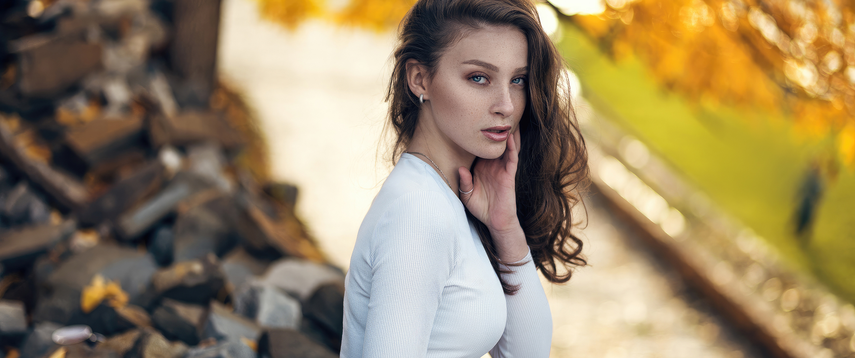 3440x1440 Women Portrait Depth Of Field Hands On Face 4k UltraWide Quad ...