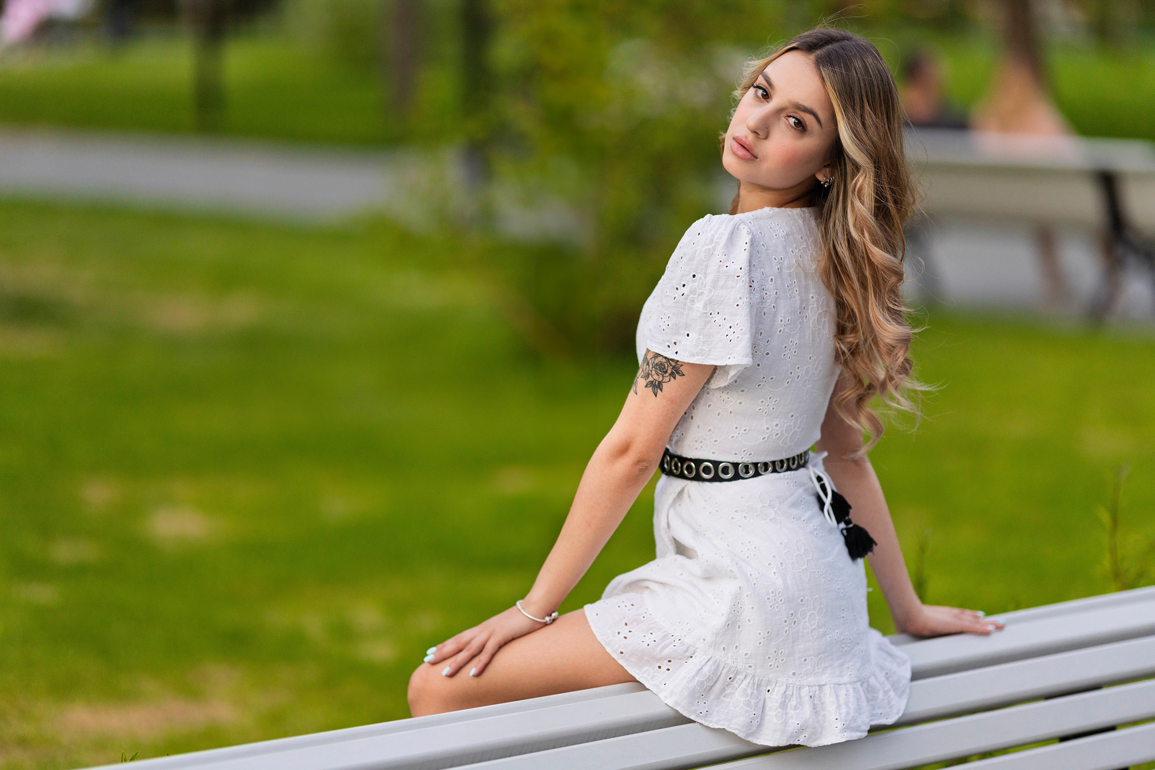 Girl Sitting On Bench Looking Back Wallpaper,HD Girls Wallpapers,4k ...